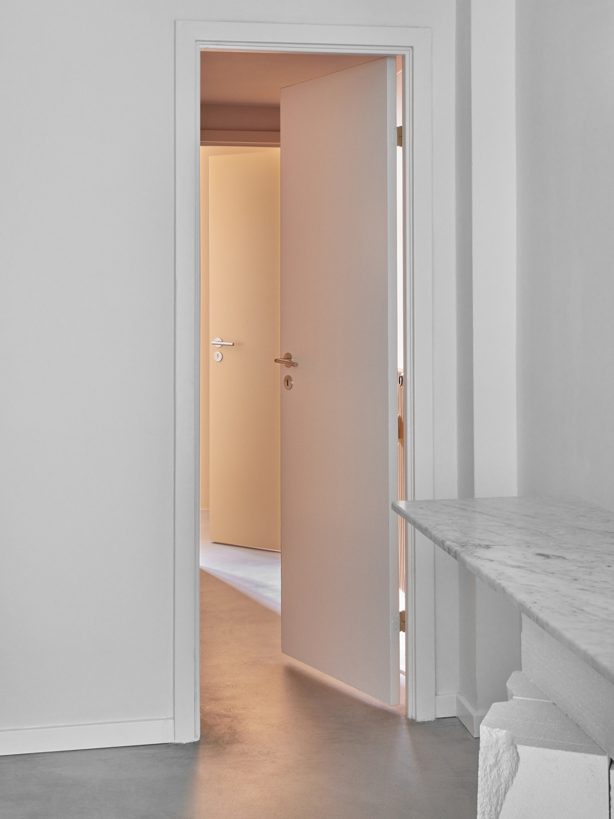 BASIS kitchen with special colors in shades of red | Reform