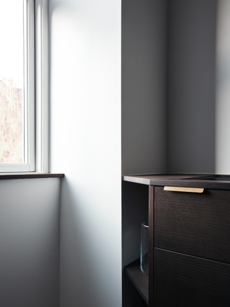 SURFACE fronts in smoked oak and brass handles | Reform