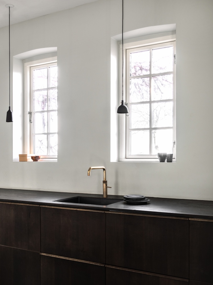 SURFACE kitchen doors and countertop in smoked oak | Reform