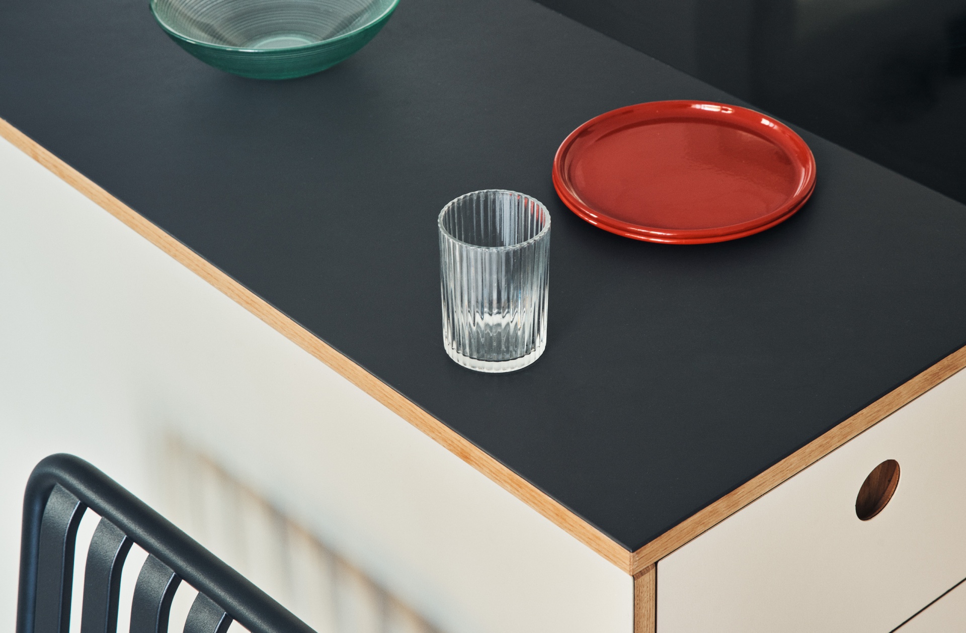 Kitchen in light linoleum and oak handles | Reform