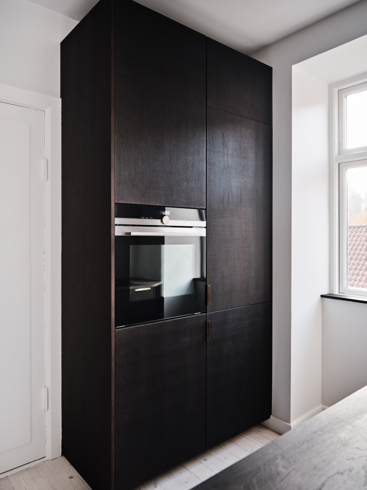 SURFACE fronts in smoked oak and brass handles | Reform