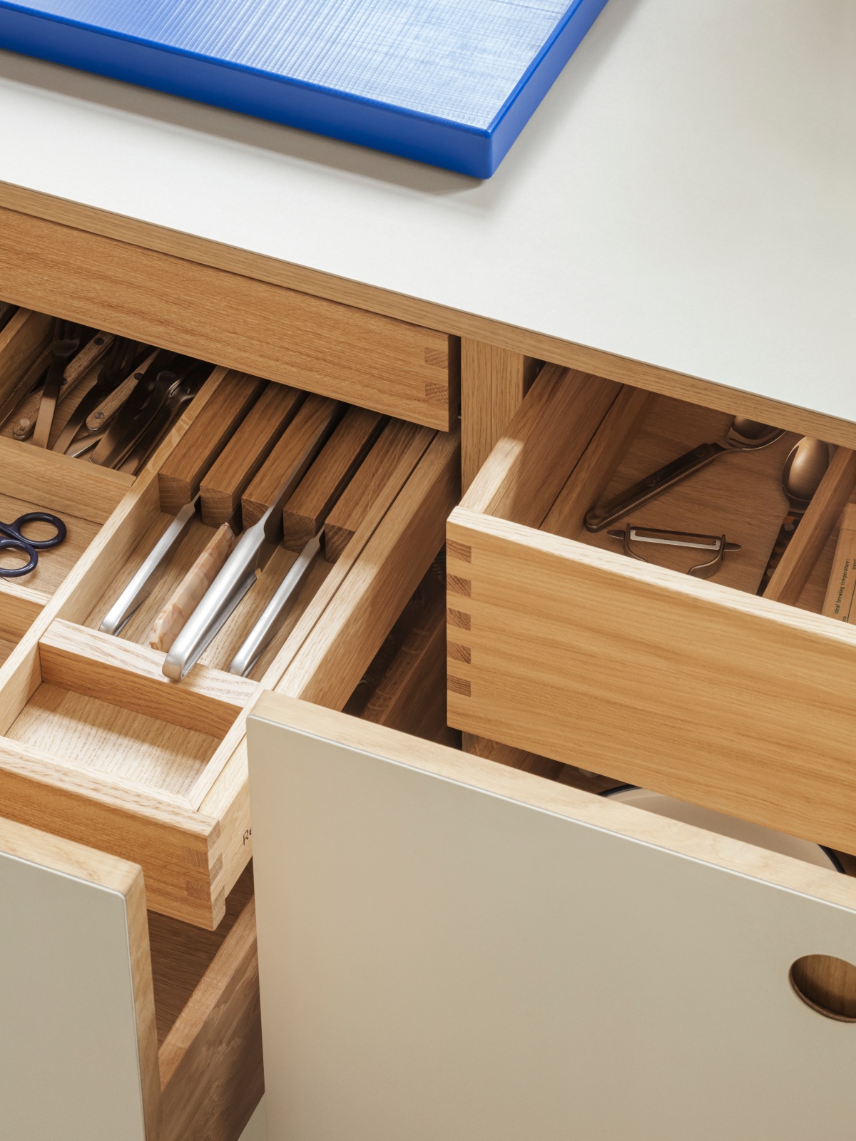 Indretning af køkkenskuffer og -skabe | Reform